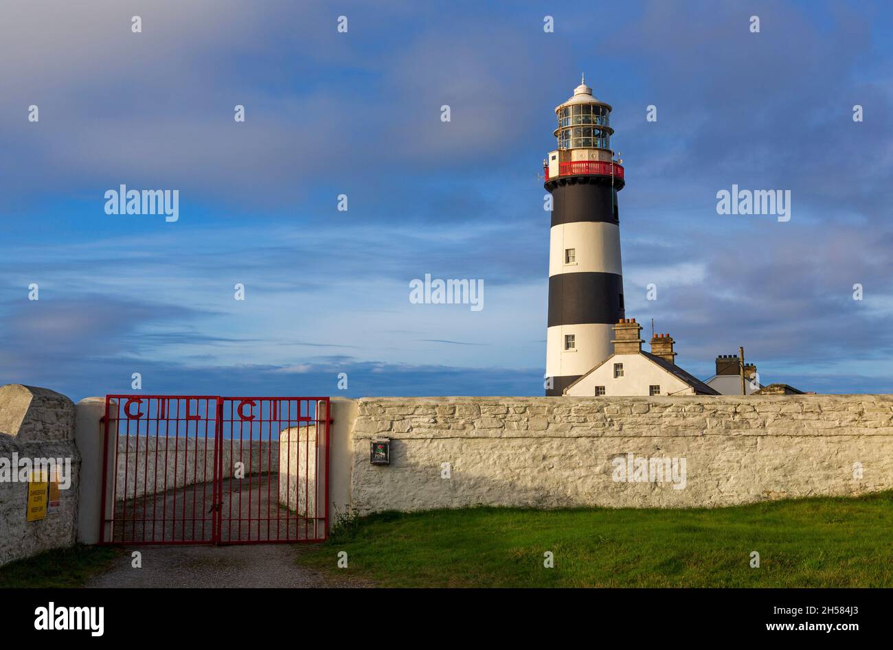 Old head of kinsale tower hi-res stock photography and images - Alamy