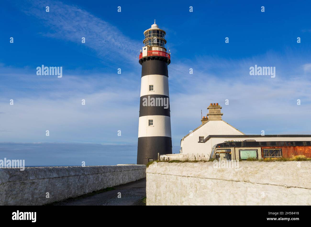Old head kinsale lighthouse hi-res stock photography and images - Alamy