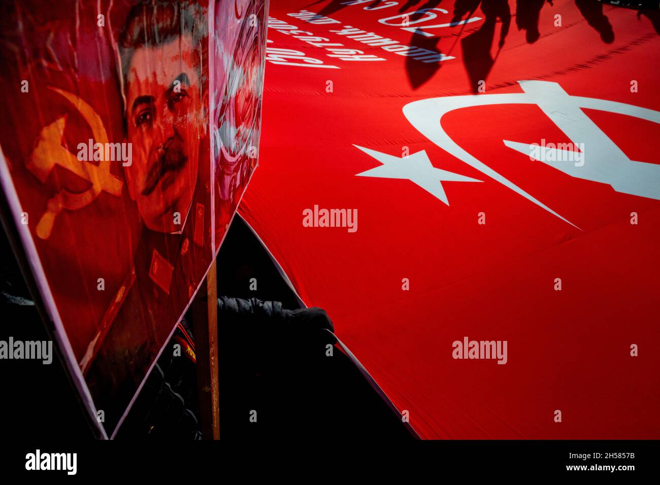 Hammer sickle flag russia hi-res stock photography and images - Alamy