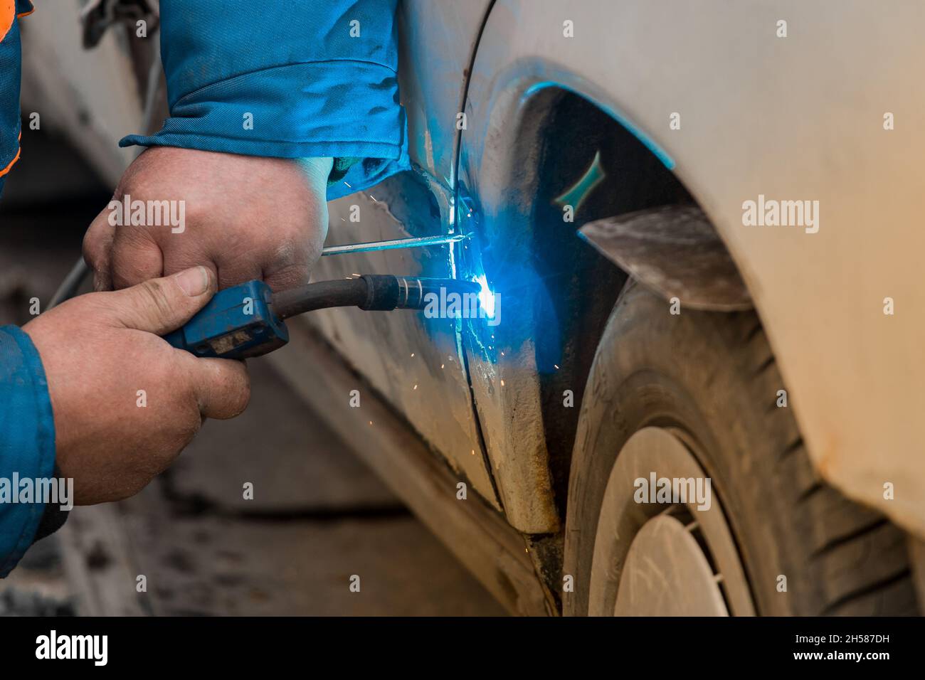 Welder works factory machine repair hi-res stock photography and images ...
