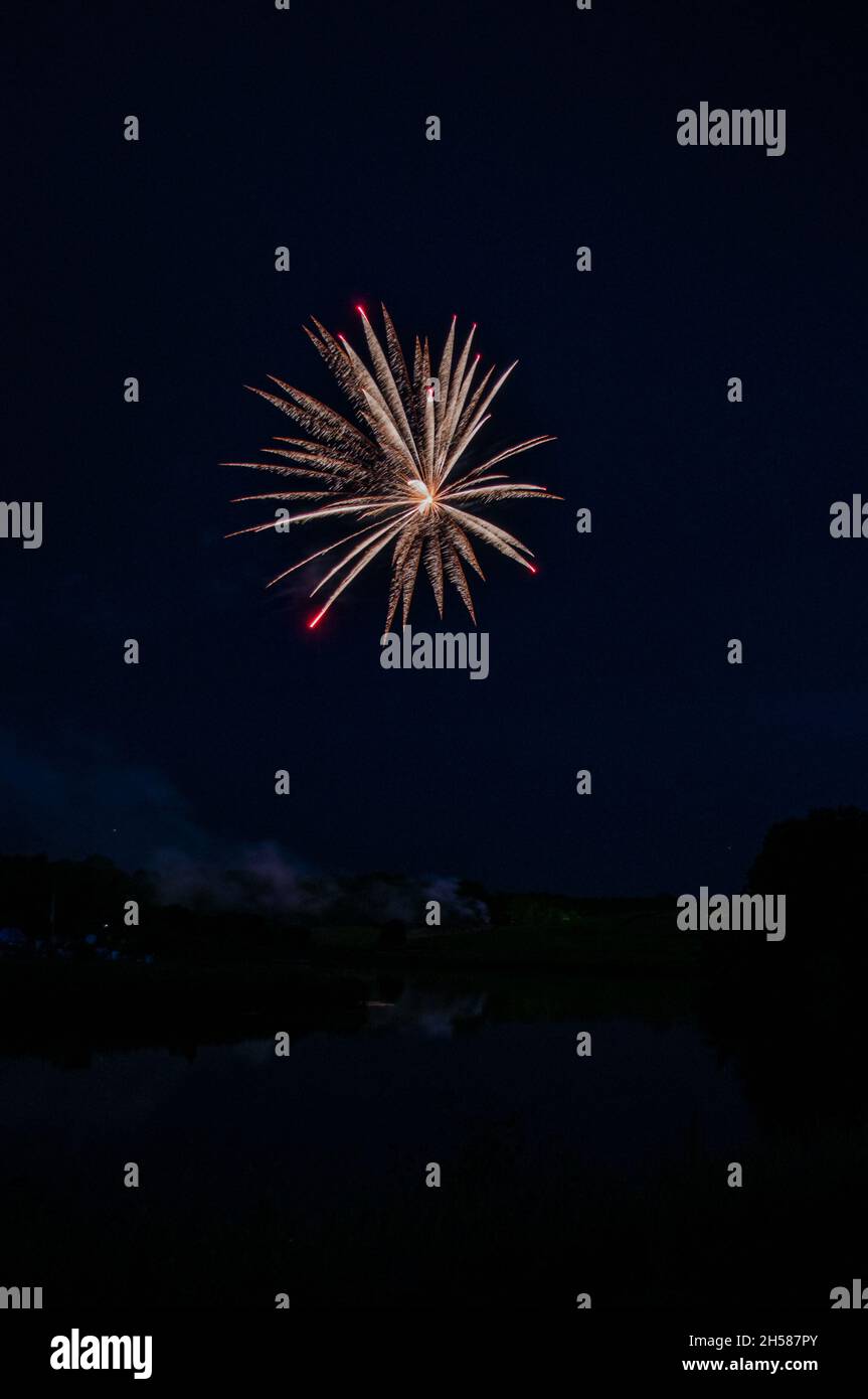 A star-shaped firework explosion in the night sky Stock Photo - Alamy