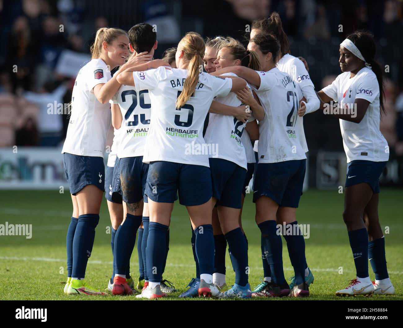 Tottenham hotspur women hi-res stock photography and images - Alamy