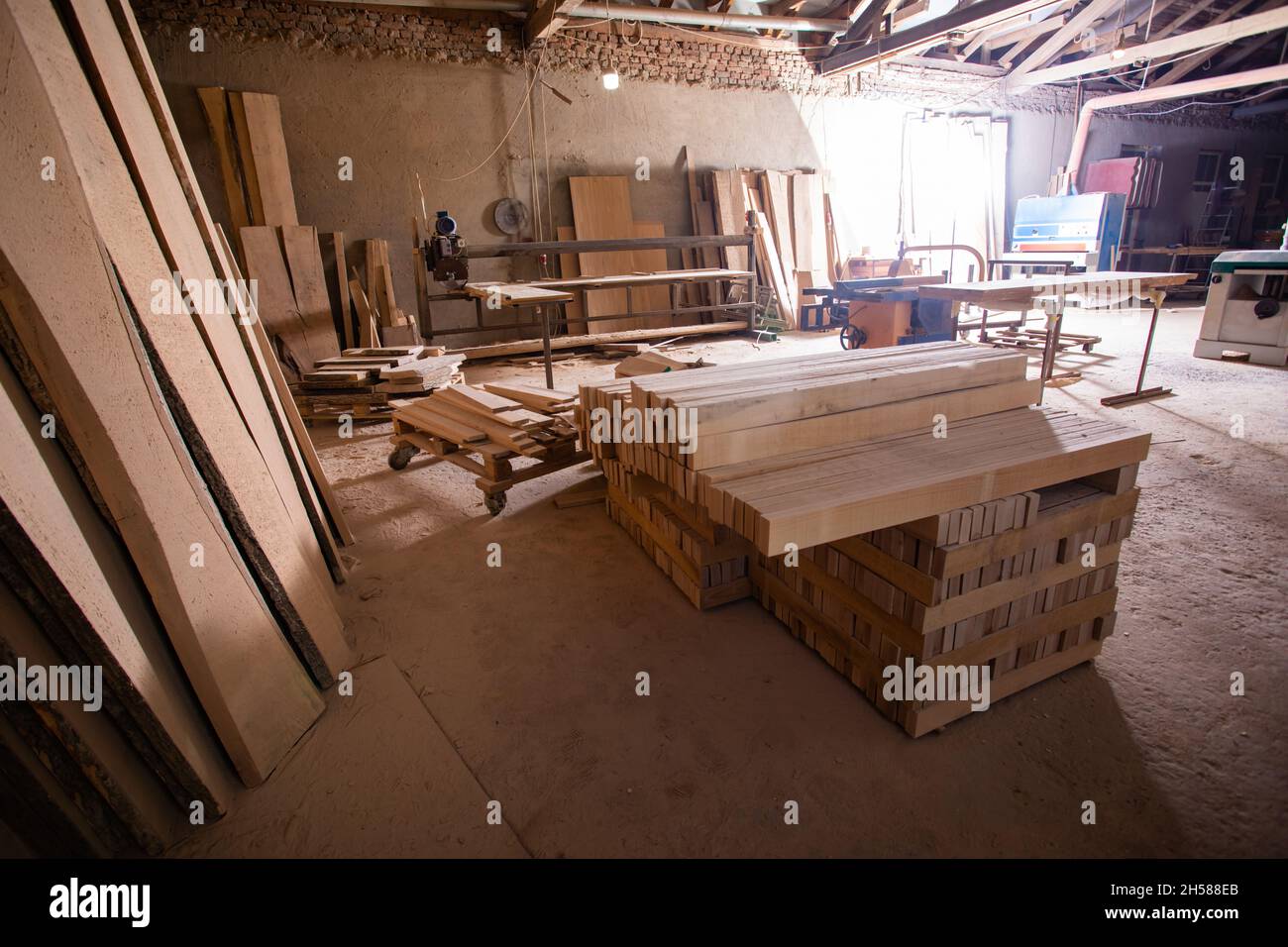 Modenr carpenter's workshop space with tools and machines Stock Photo ...