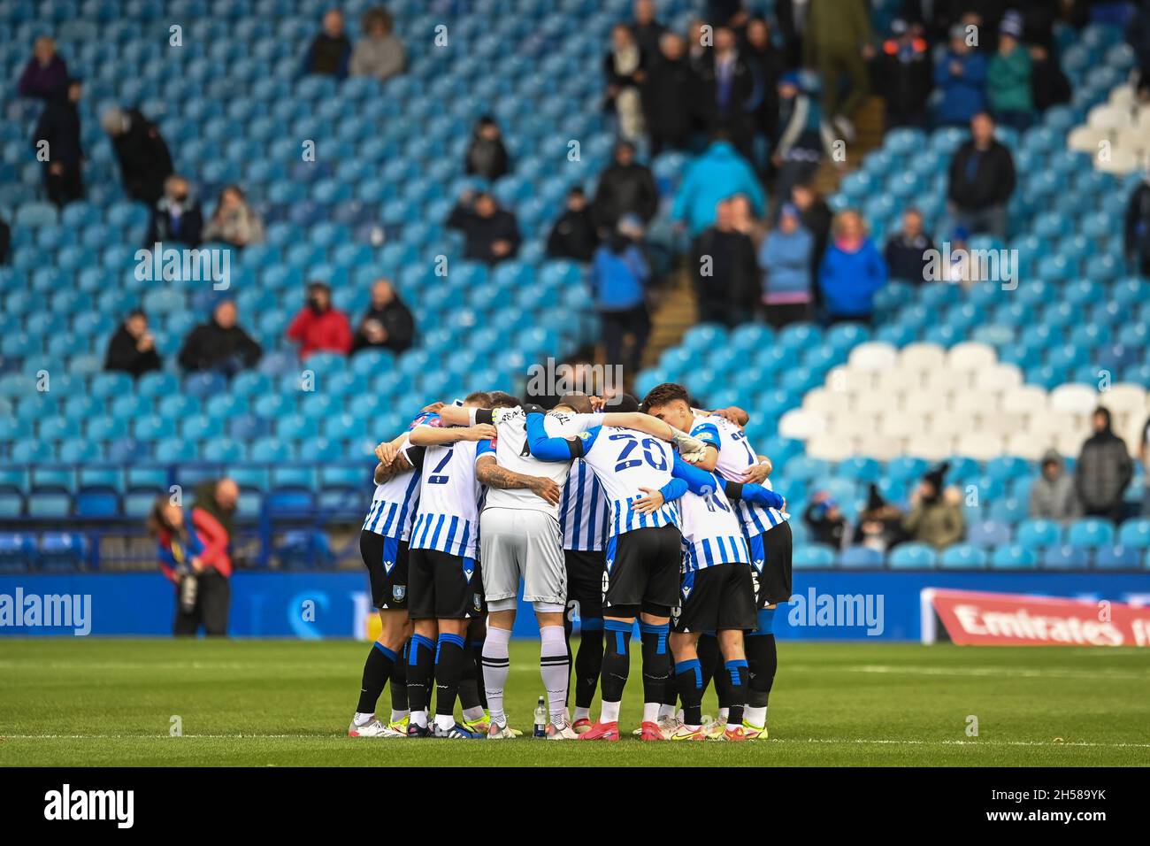 Pre match huddle hi-res stock photography and images - Alamy