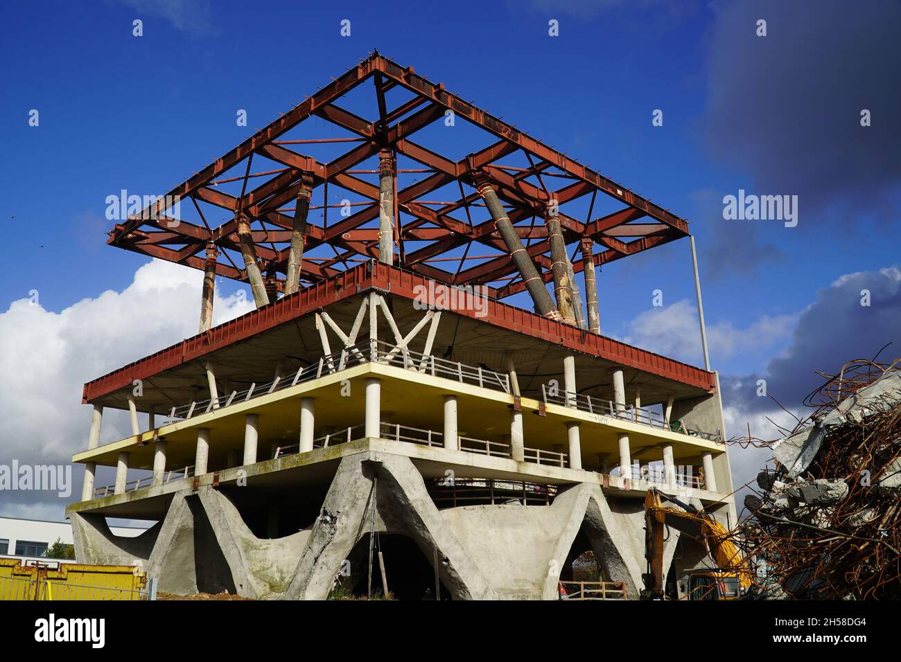 Ruins, lost places: Deserted and abandoned pavilion of the former world ...