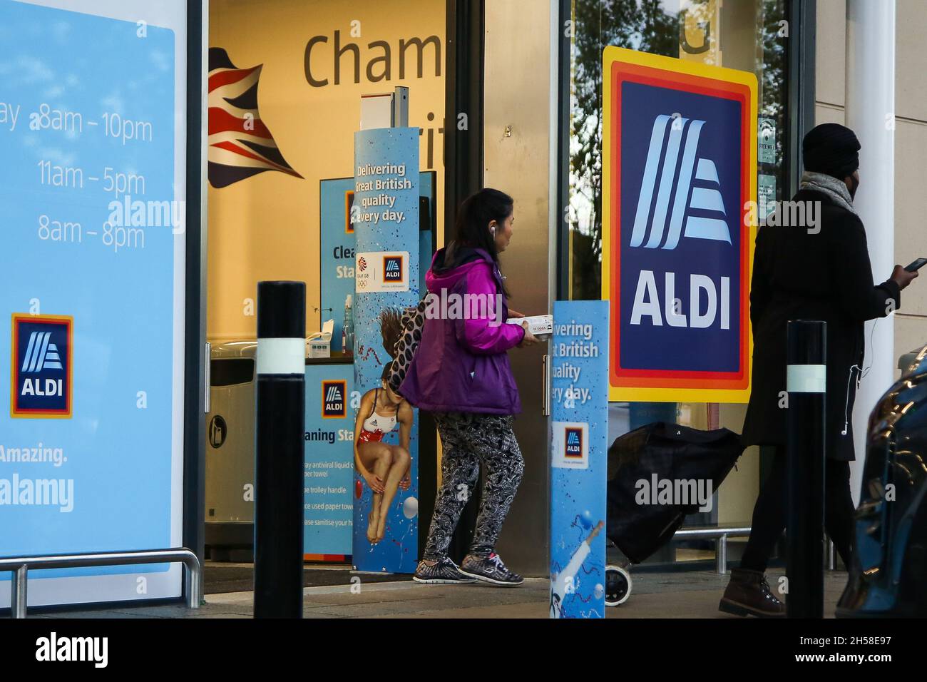 Aldi finance and business hi-res stock photography and images - Alamy