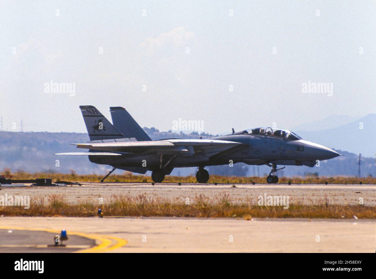 Black Lions F-14 landing with tail hook down at NAS Miramar, San Diego ...