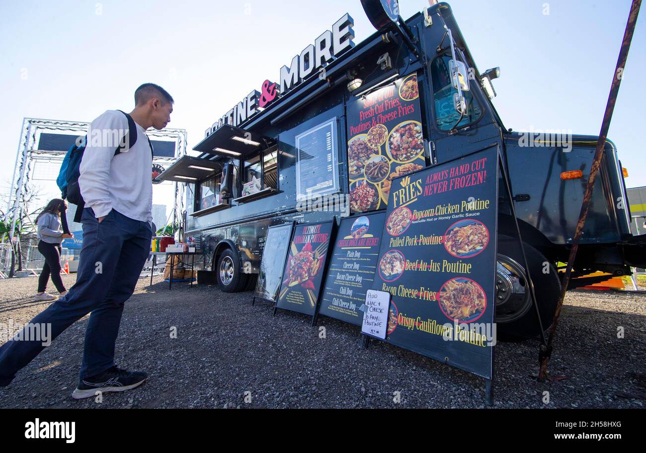 Poutine food truck canada hi-res stock photography and images - Alamy