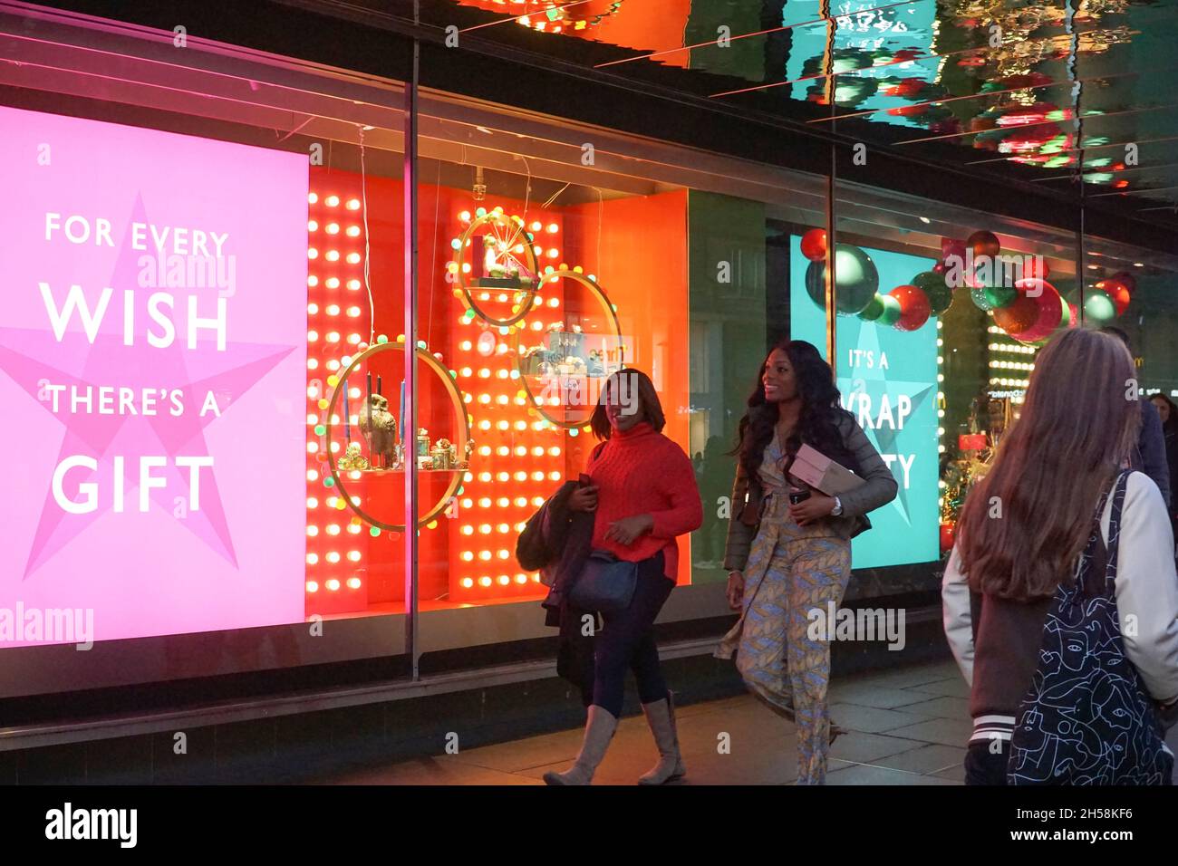 John Lewis Oxford Street Windows High Resolution Stock Photography and ...
