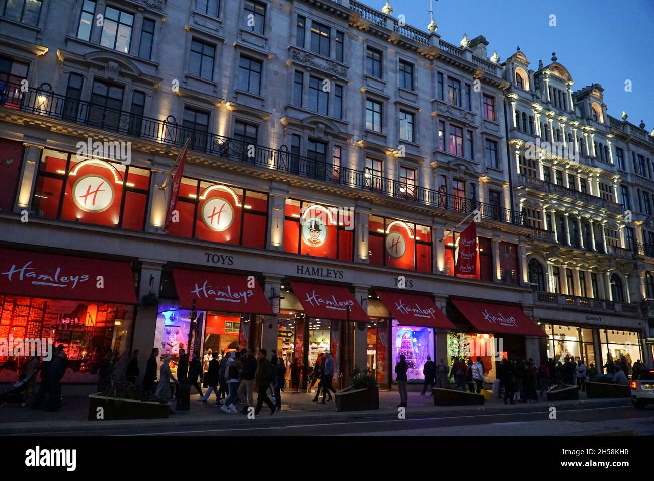 Hamleys toys hi-res stock photography and images - Alamy