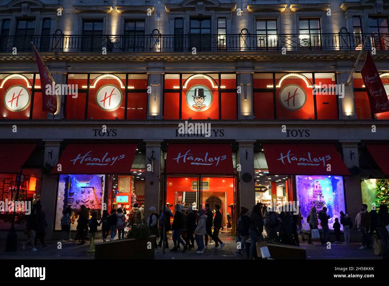 Hamleys toys hi-res stock photography and images - Alamy
