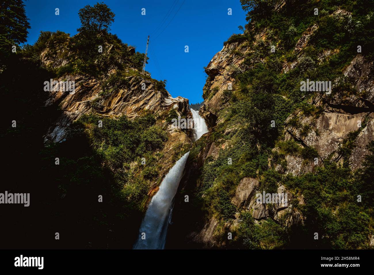 Huge waterfall hi-res stock photography and images - Alamy