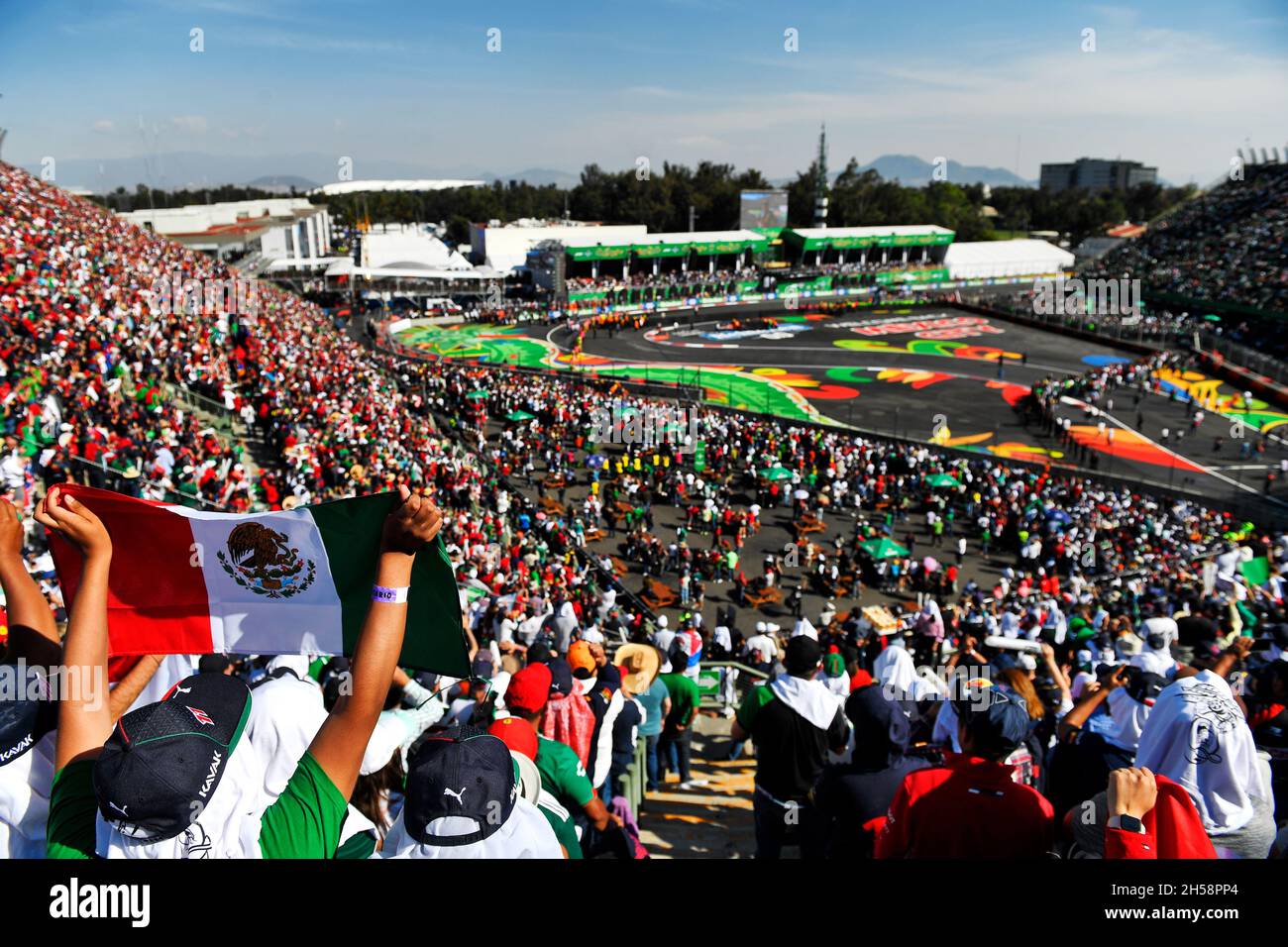 Fans celebrate mexico hi-res stock photography and images - Alamy