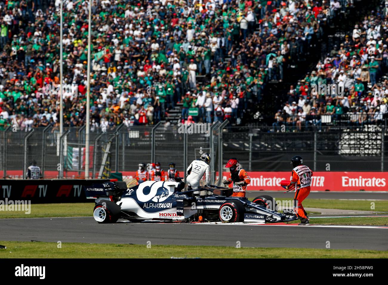 22 TSUNODA Yuki (jap), Scuderia AlphaTauri Honda AT02, action crash ...