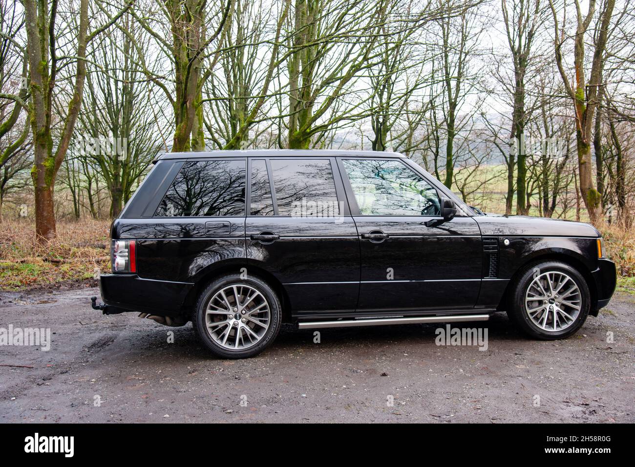 Black range rover hi-res stock photography and images - Alamy