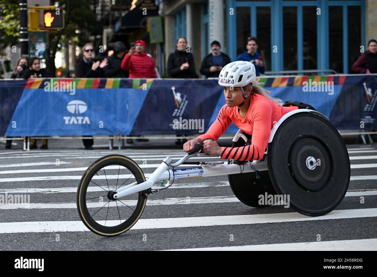 Women’s division wheelchair athlete Madison De Rozario of Australia ...