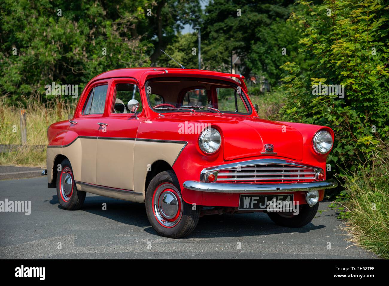 Standard pennant hi-res stock photography and images - Alamy