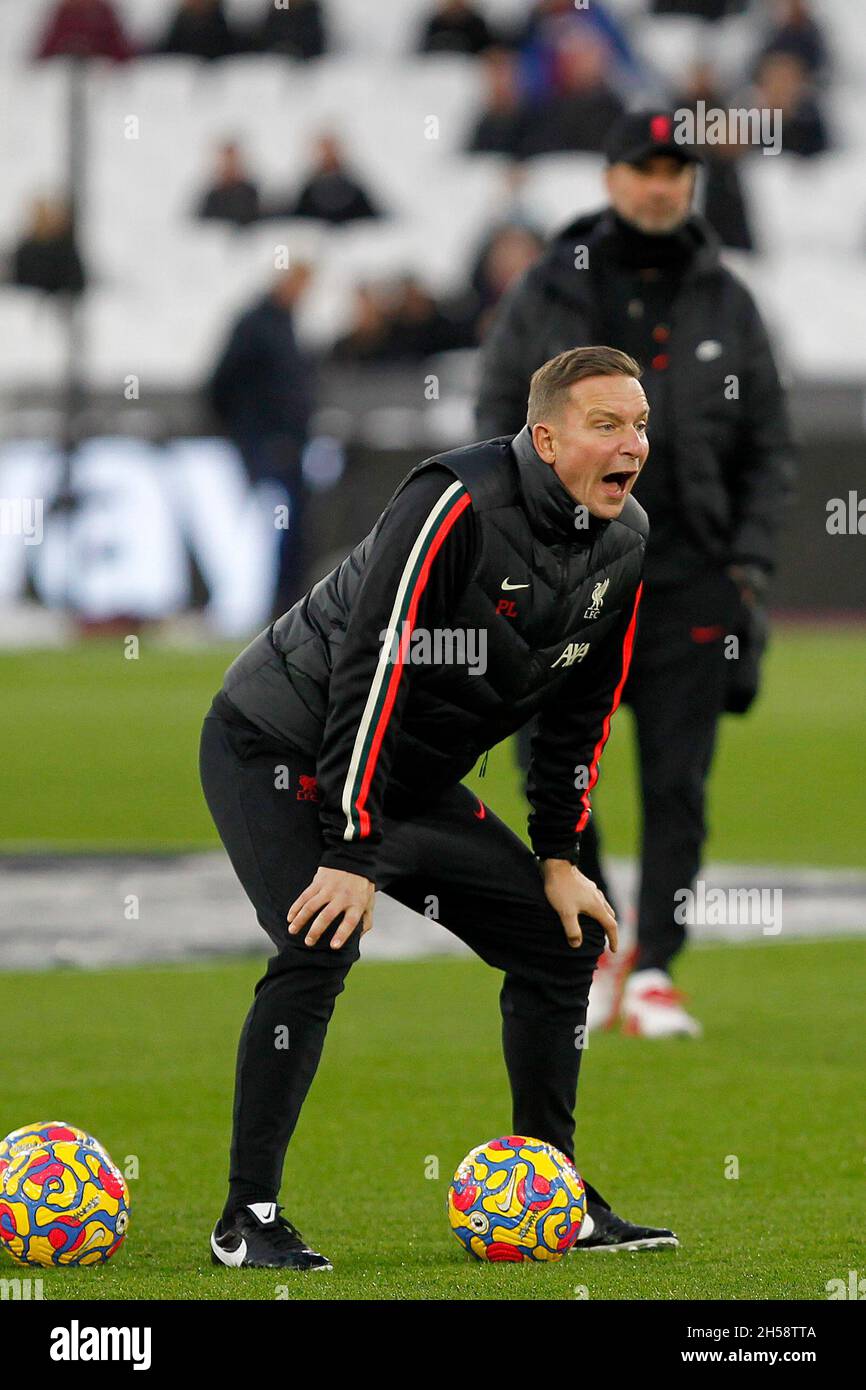 London, UK. 07th Nov, 2021. Liverpool FC assistant manager, Pep Linders ...
