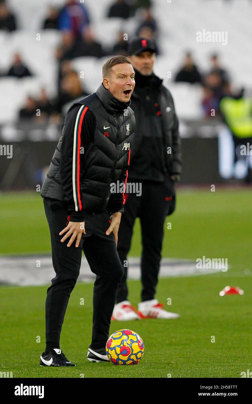 London, UK. 07th Nov, 2021. Liverpool FC assistant manager, Pepijn ...
