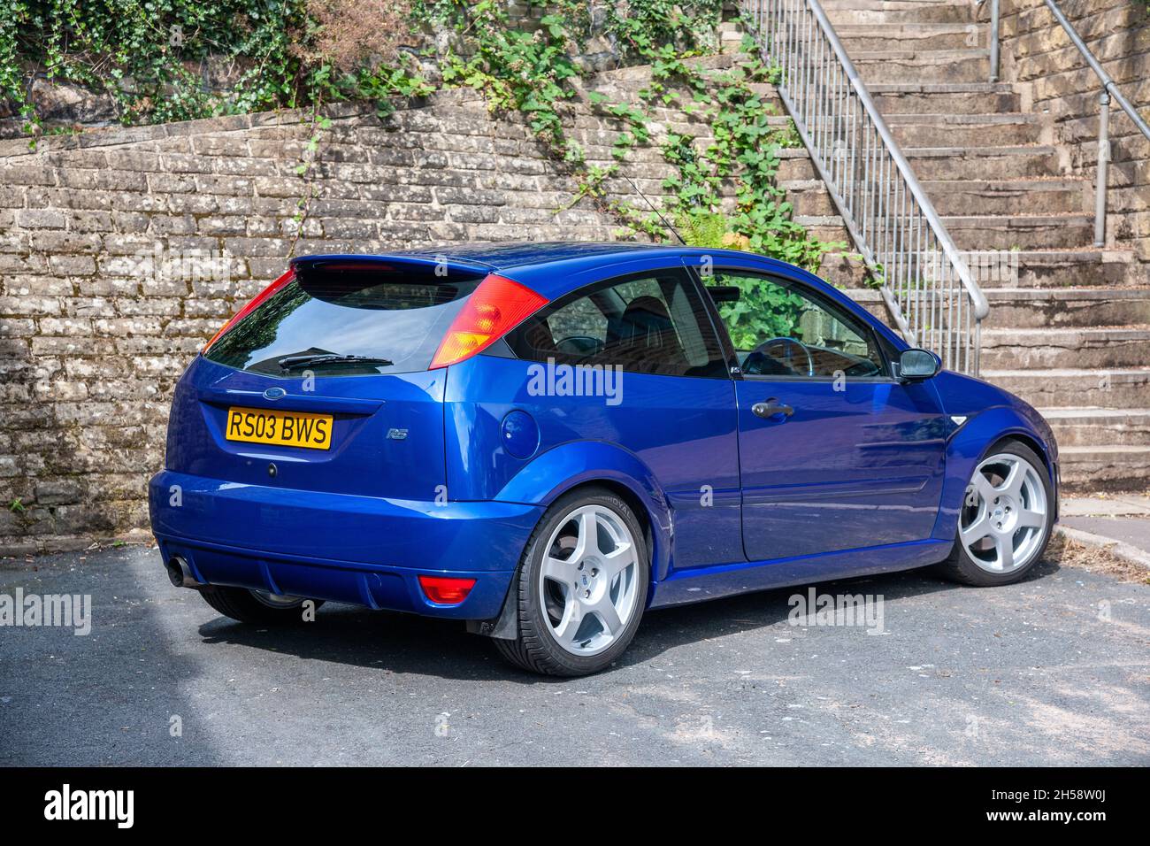 Ford Focus RS (2003) parked on a narrow urban residential street below ...