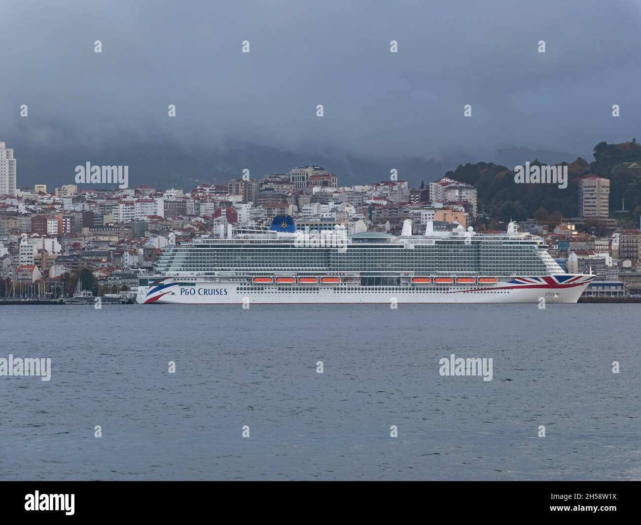 Iona cruise ship hi-res stock photography and images - Alamy