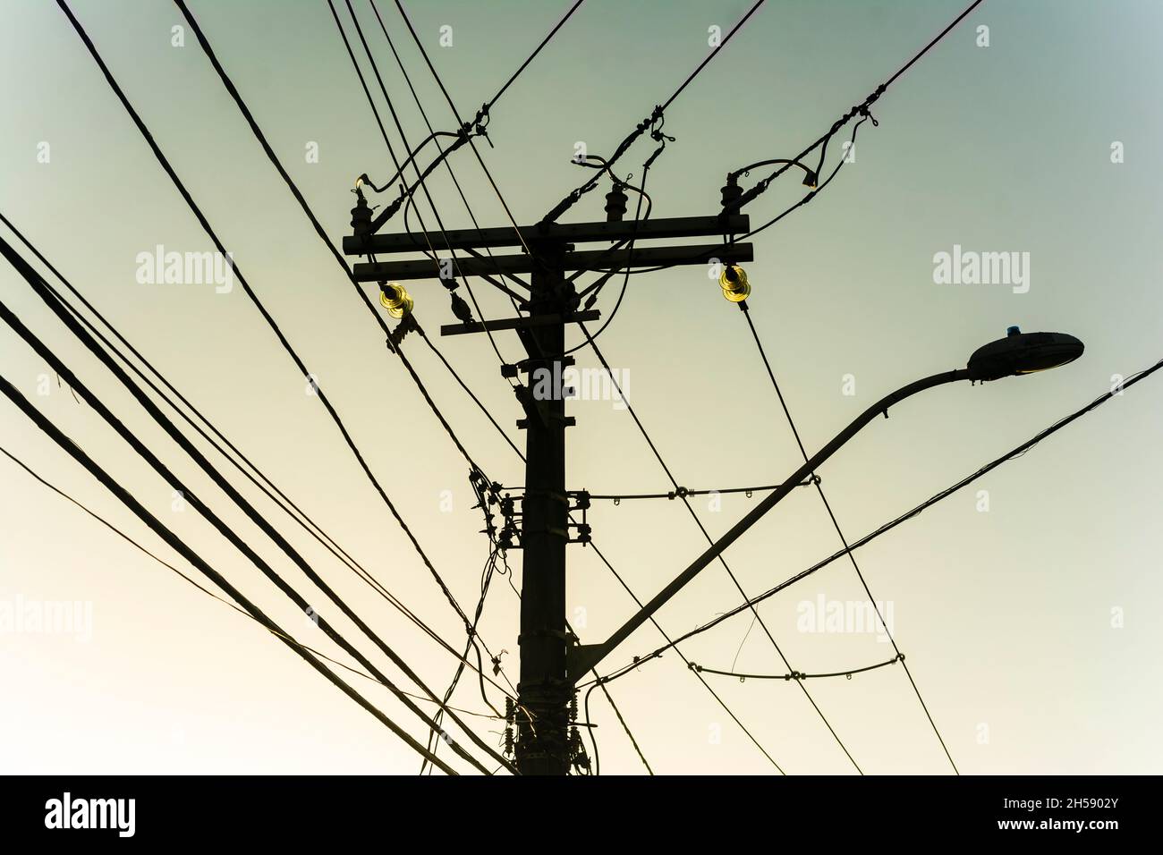 Brazil streets electricity lines hi-res stock photography and images ...