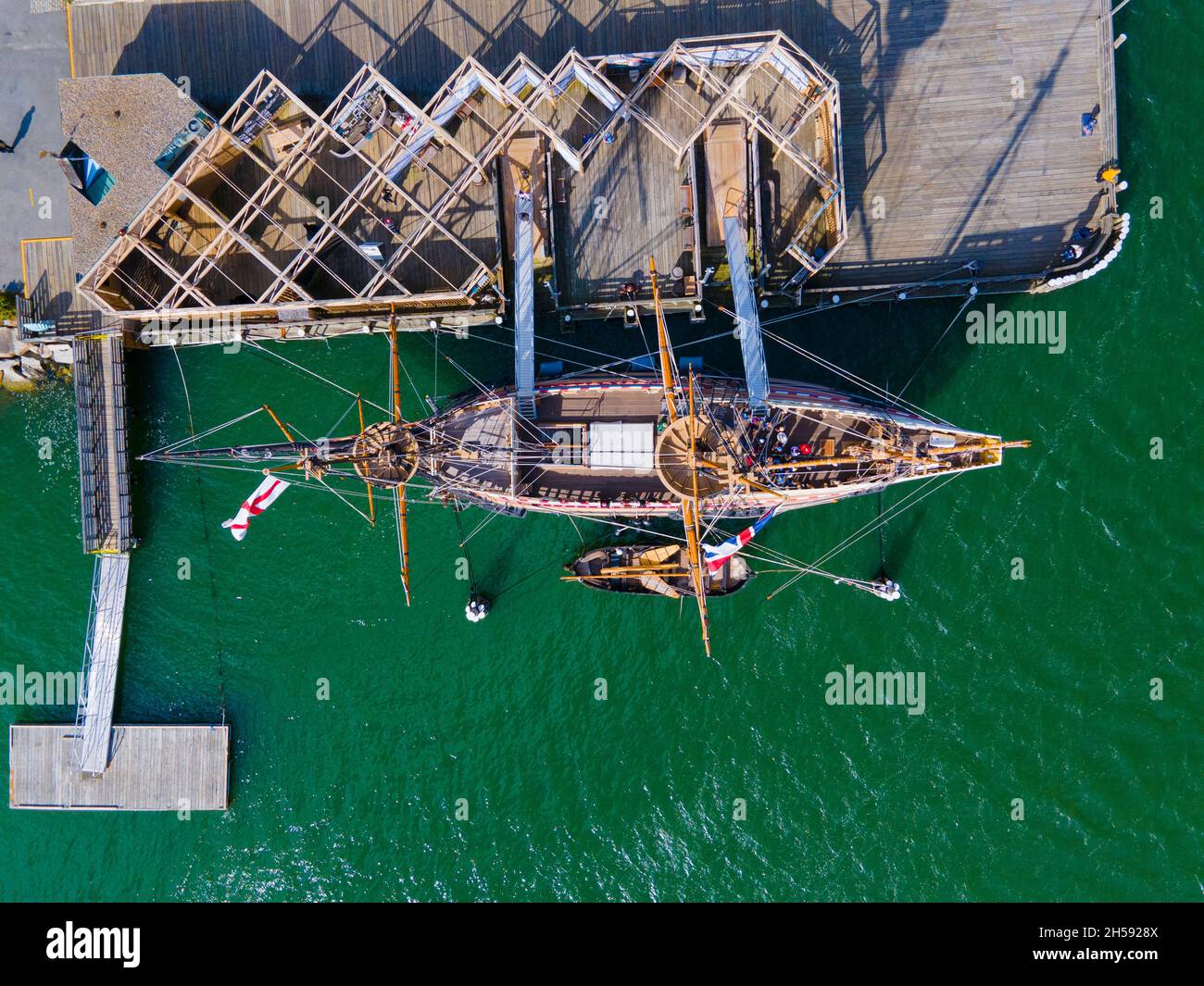 Mayflower II is a reproduction of the 17th century ship Mayflower ...