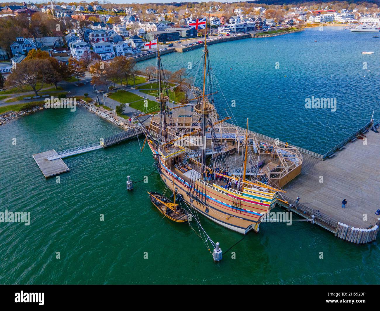 Mayflower II is a reproduction of the 17th century ship Mayflower ...