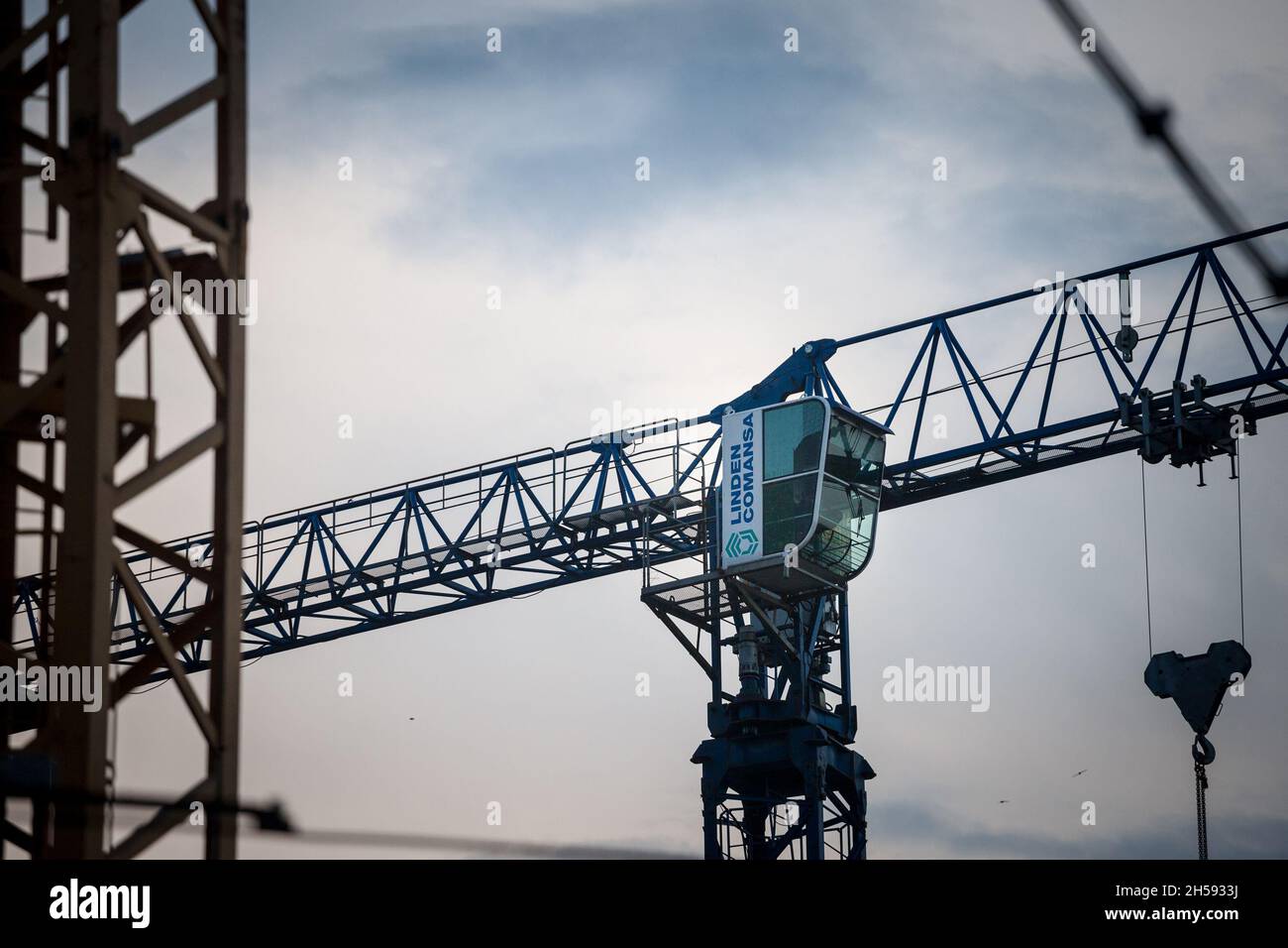 Potain logo hi-res stock photography and images - Alamy