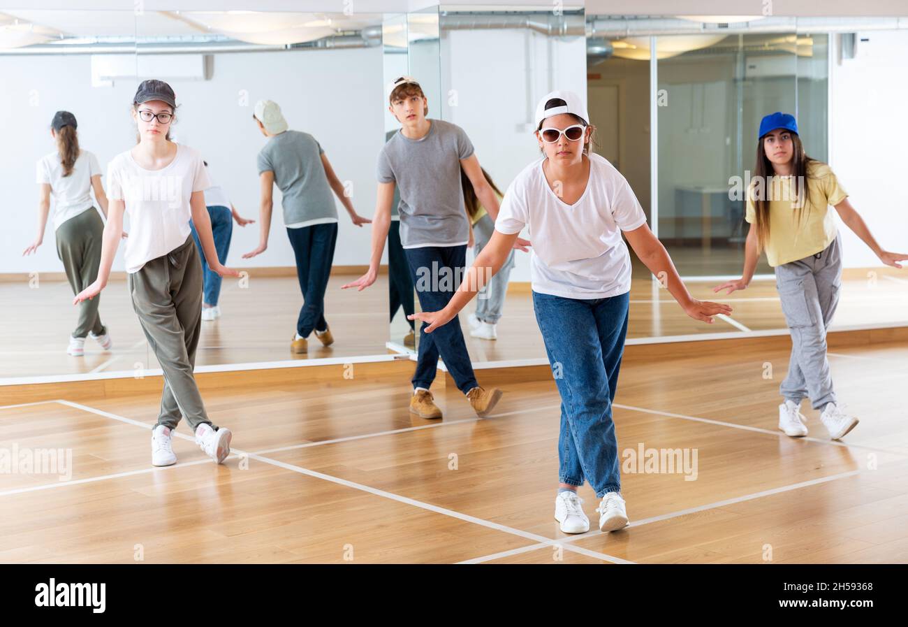 Dynamic dancing boy hi-res stock photography and images - Alamy