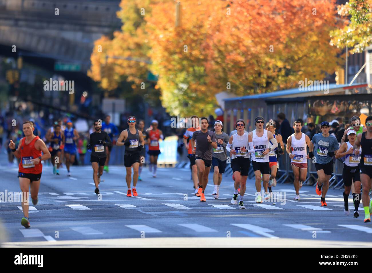 New York, N.Y/USA – 7th Nov. 2021: Runners make their way north on ...