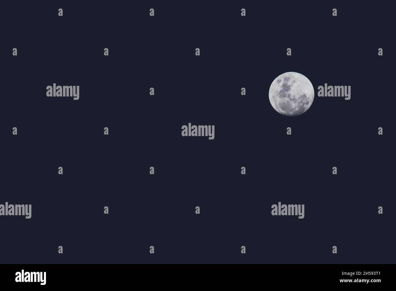 Telephoto lens shot of moon hi-res stock photography and images - Alamy