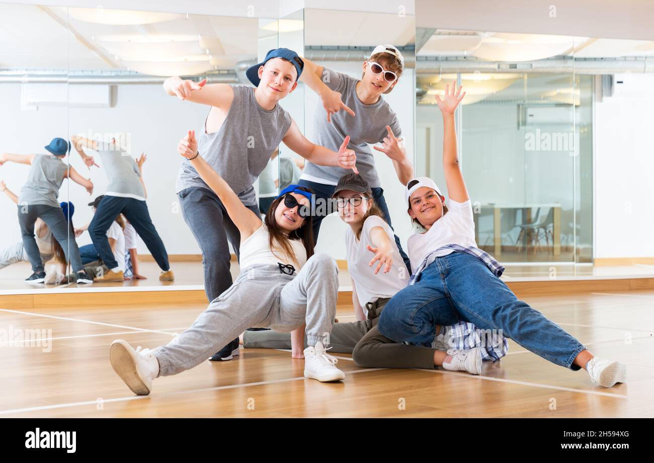 Portrait group teenagers in hi-res stock photography and images - Alamy