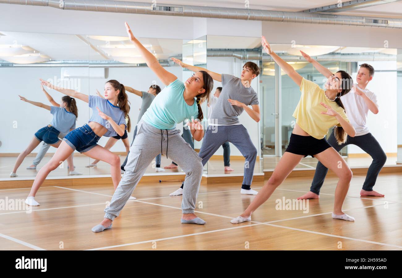 Teenage dancers practicing new dance in studio Stock Photo - Alamy