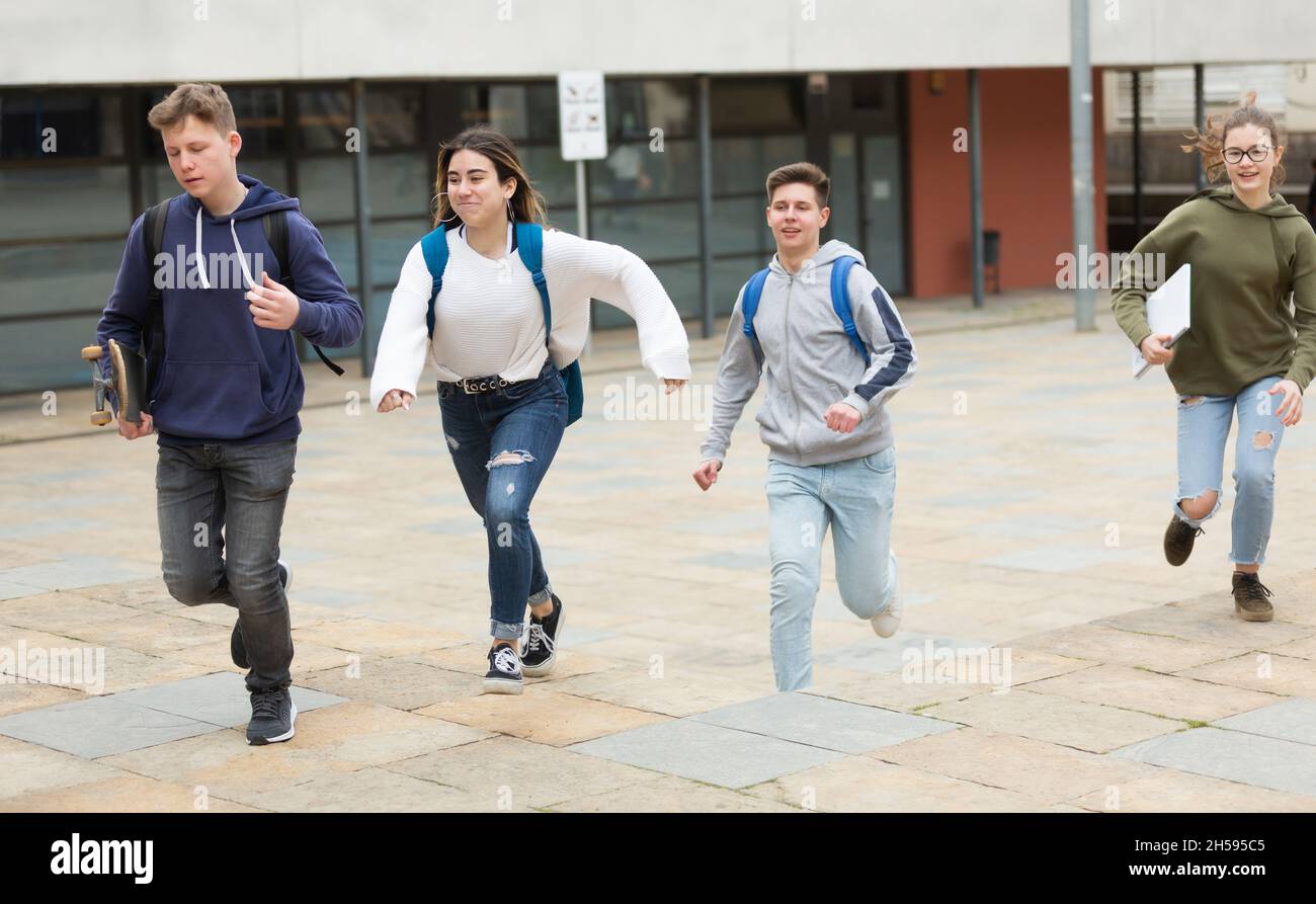 Teenager school kids running Stock Photo - Alamy