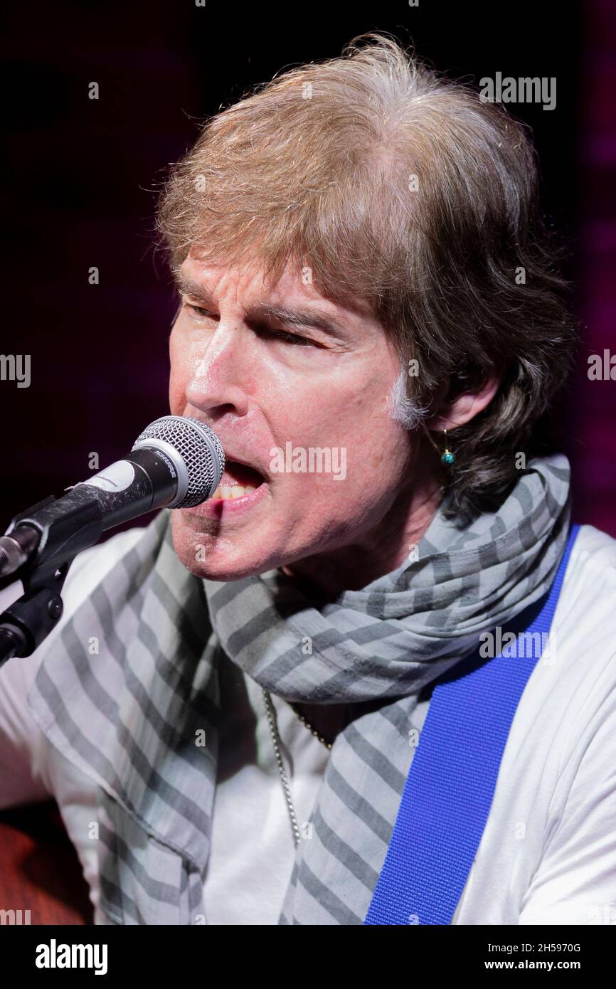 Ronn moss hi-res stock photography and images - Alamy