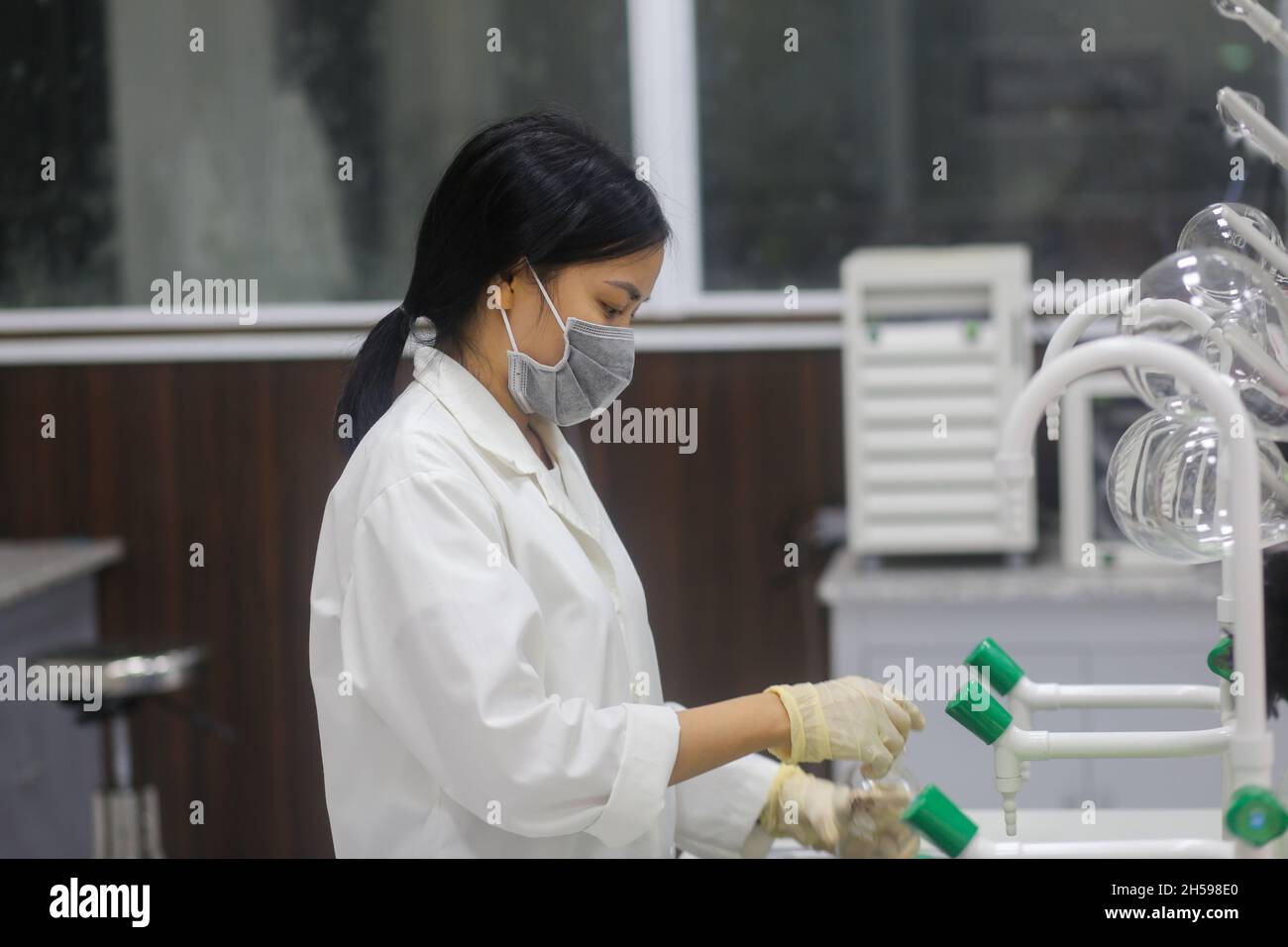 Vietnamese woman scientist washing equipment in the laboratory Stock ...
