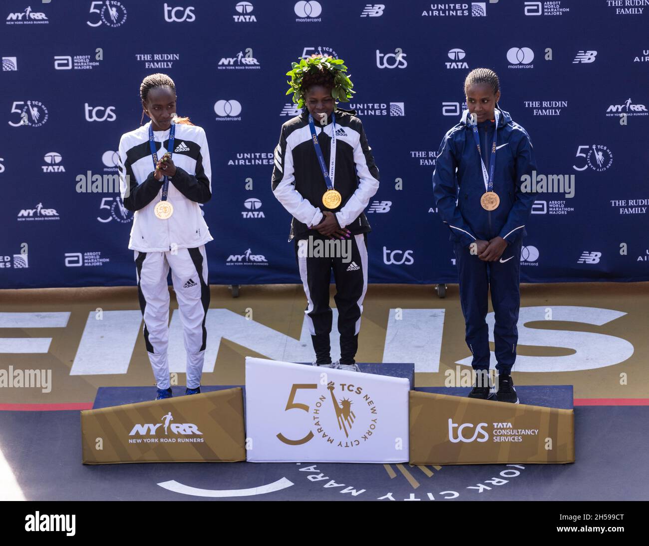 New York, NY - November 7, 2021: Winners of Women professional athletes ...