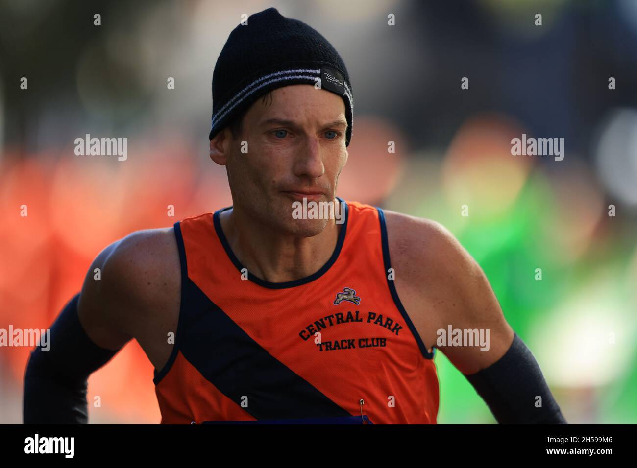 New York, N.Y/USA – 7th Nov. 2021: Runners make their way north on ...