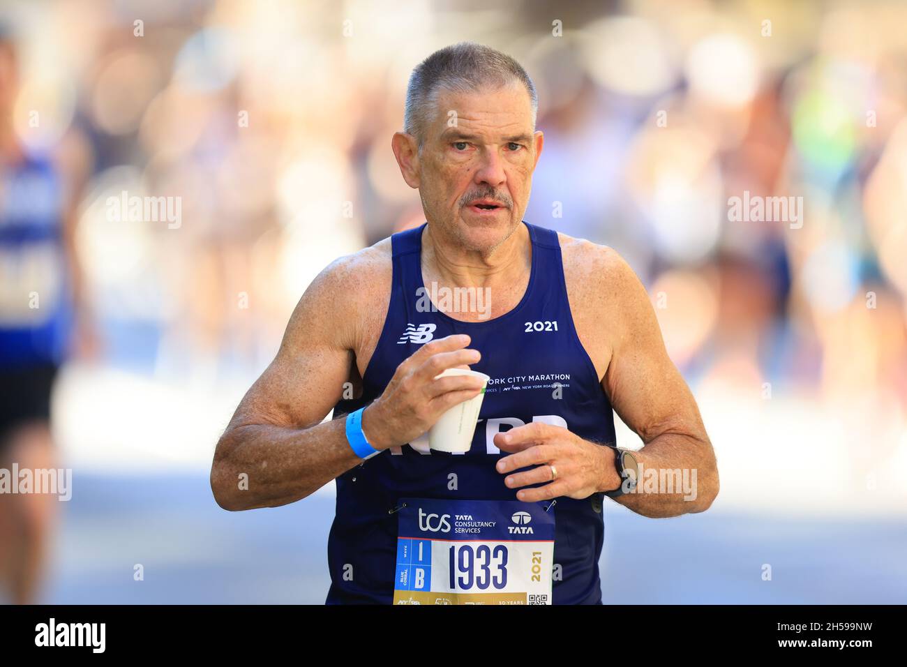 New York, N.Y/USA – 7th Nov. 2021: Runners make their way north on ...