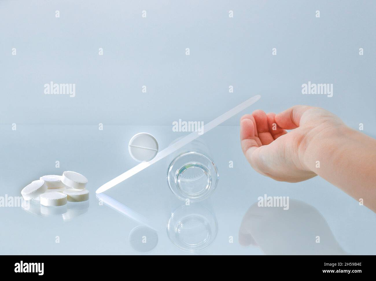 The palm of the hand is placed under the slope and catches a large pill ...