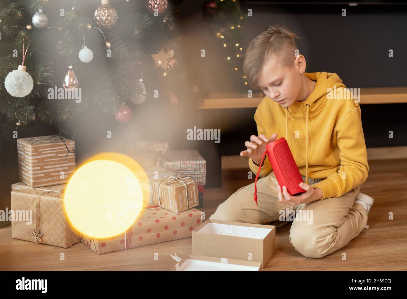 Men taking out gift hi-res stock photography and images - Alamy