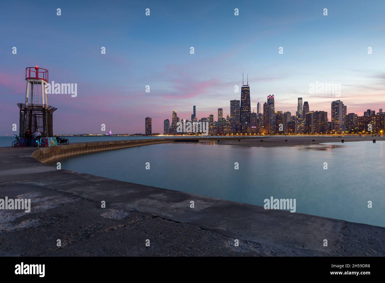 View of the Chicago downtown over lake Michigan Stock Photo - Alamy