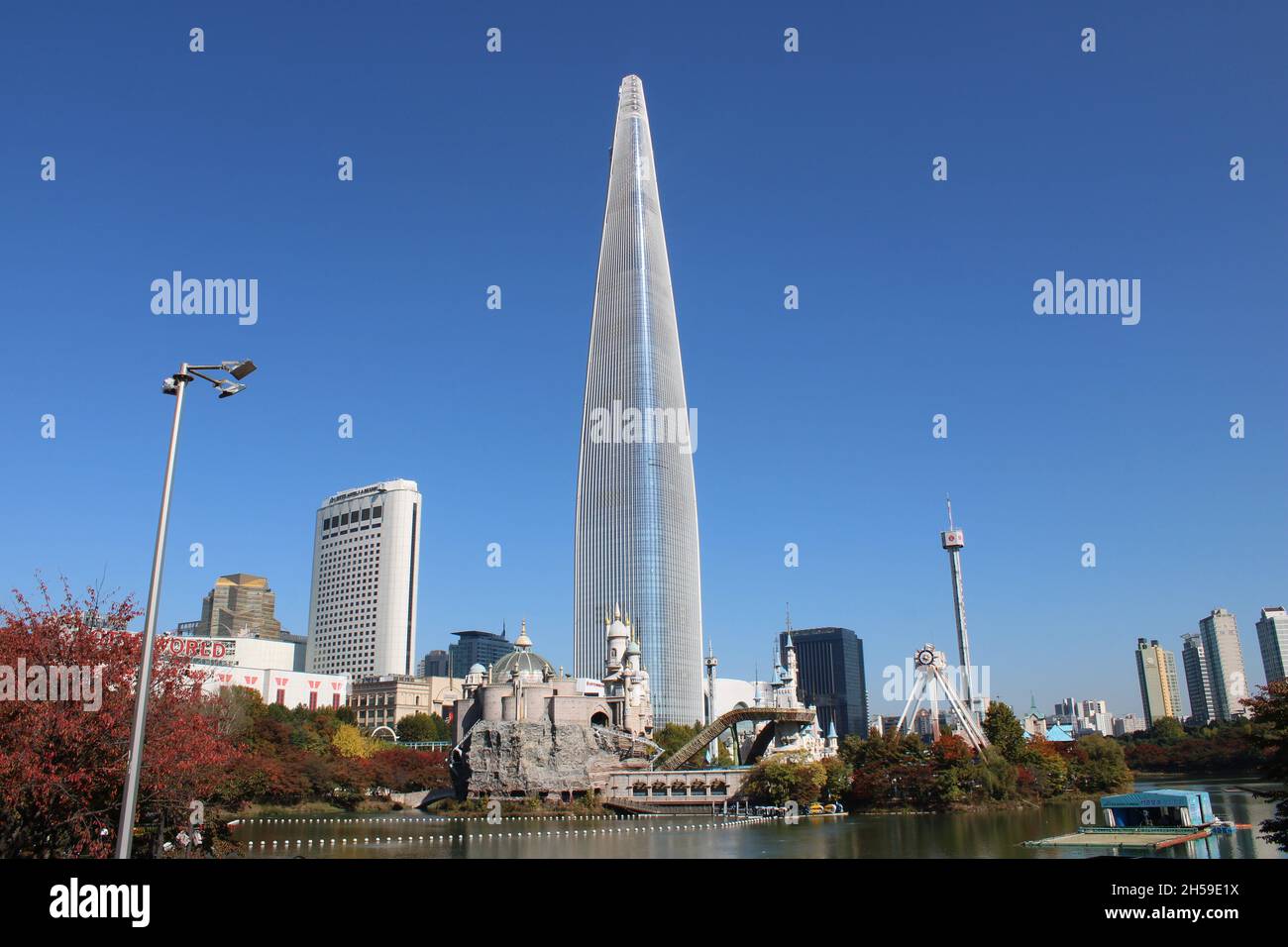 Autumn view of Lotte World Tower, in Jamsil, Seoul Stock Photo - Alamy