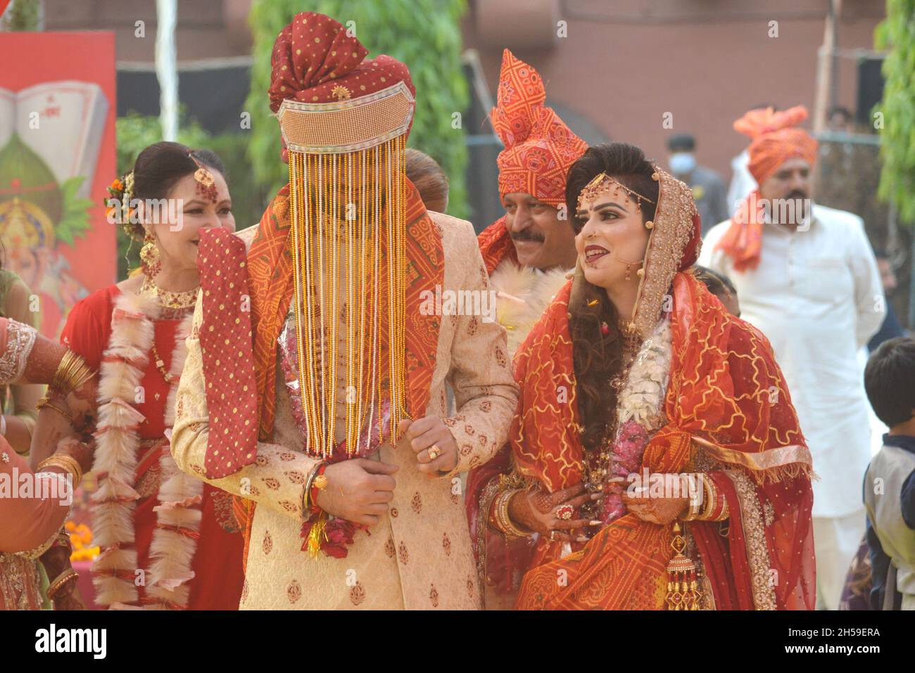 Pakistani wedding family hi-res stock photography and images - Alamy