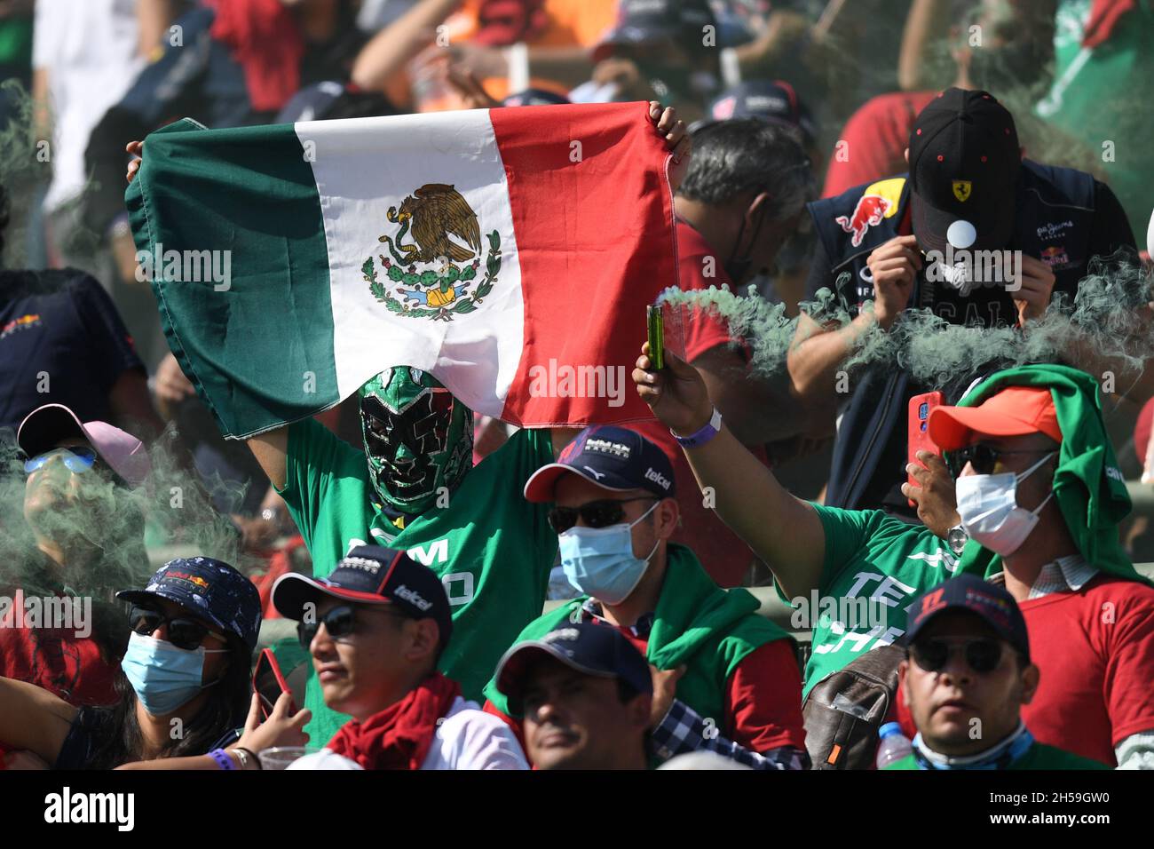 Fans celebrate mexico hi-res stock photography and images - Alamy