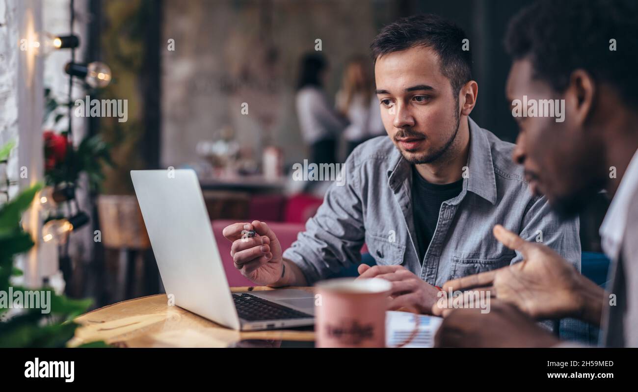 The coffee talk hi-res stock photography and images - Alamy