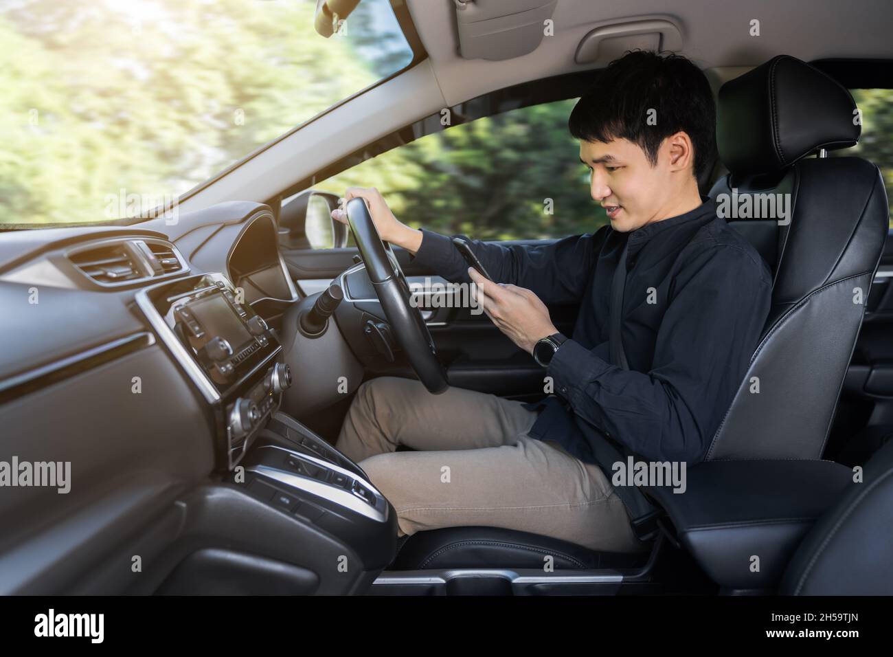 Hand texting while driving hi-res stock photography and images - Alamy