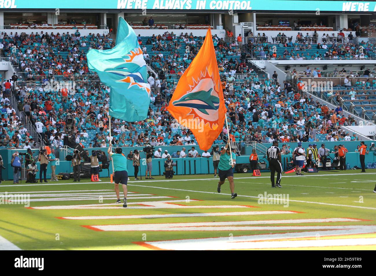Touchdown nfl fly hi-res stock photography and images - Alamy