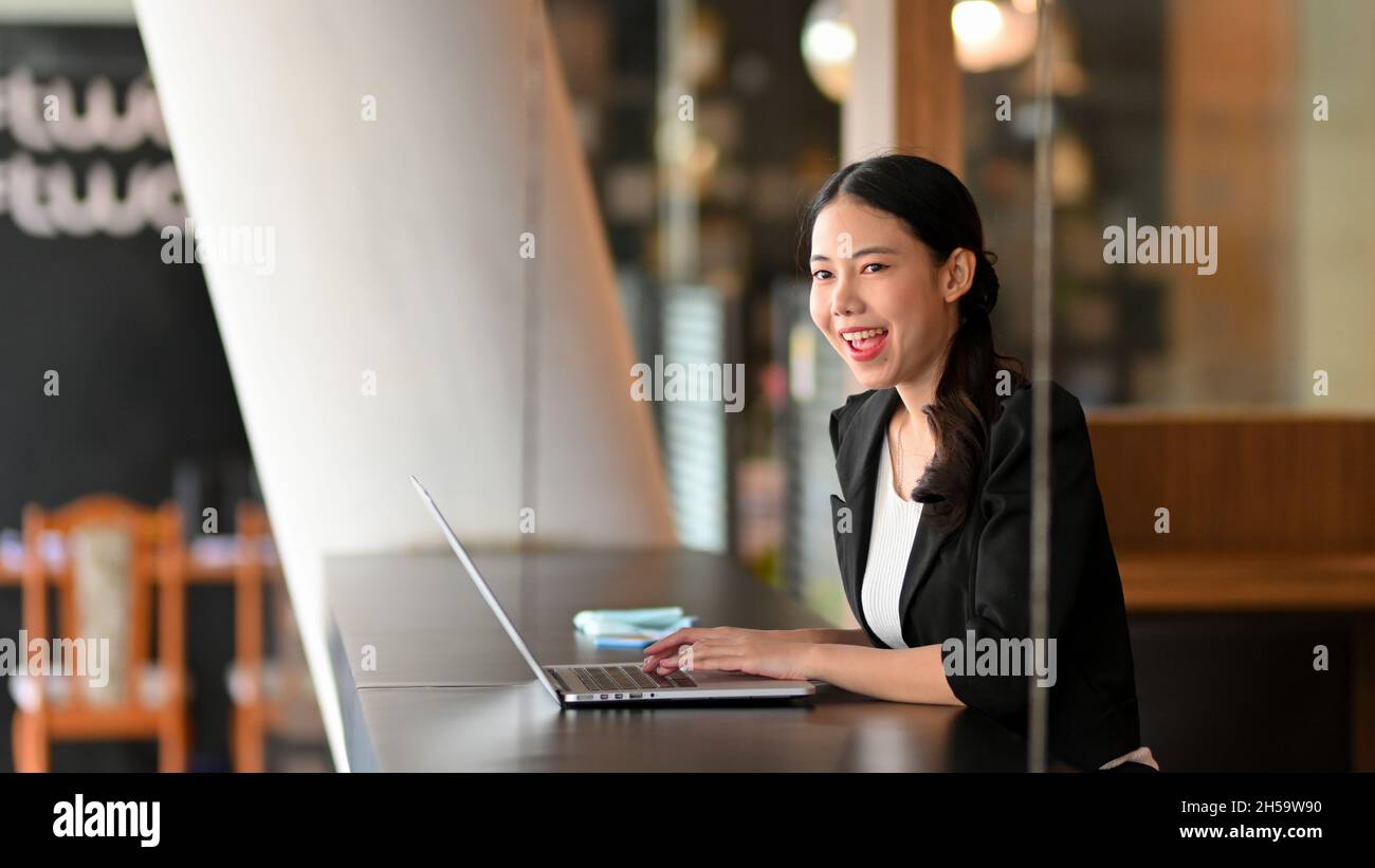 Female auditor hi-res stock photography and images - Alamy